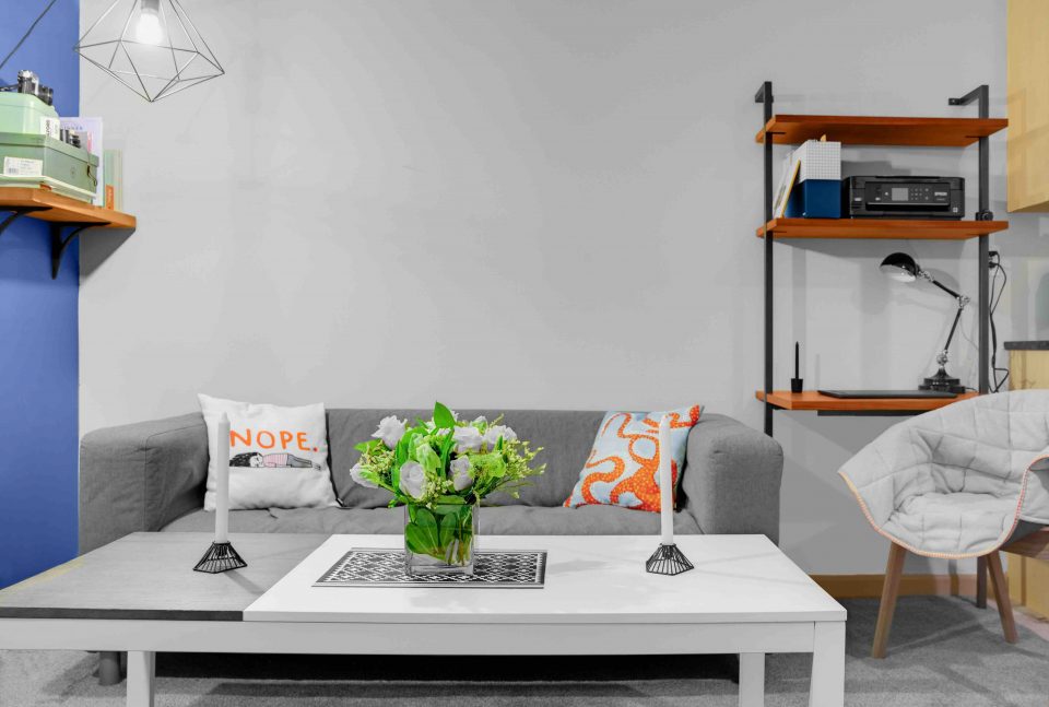 Client Spotlight: Shirley's Simple And Sophisticated Studio Dwelling ...