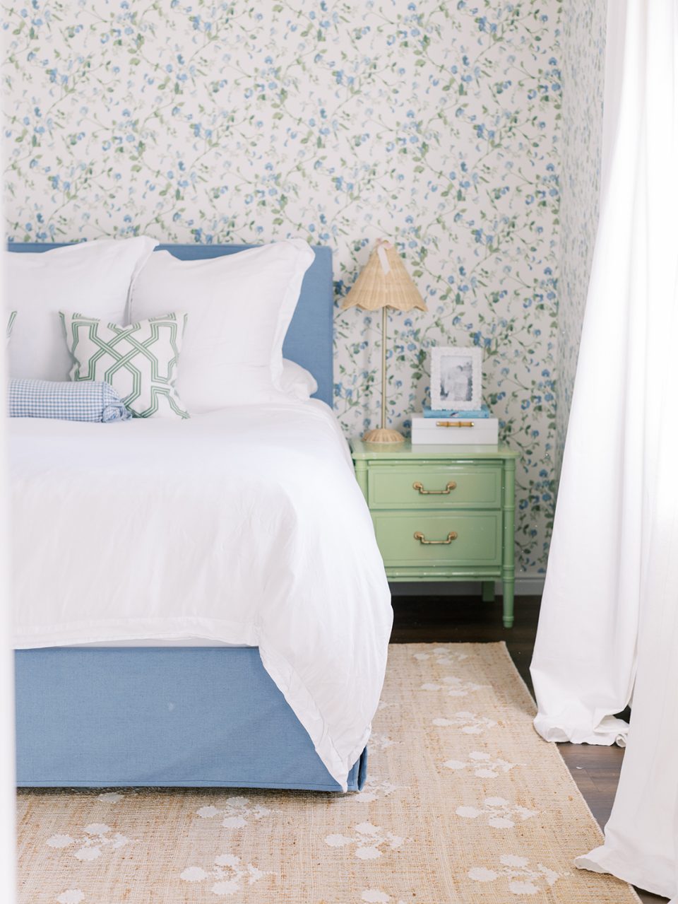11 Preppy Bedroom Ideas From Interior Designers | Havenly | Havenly ...